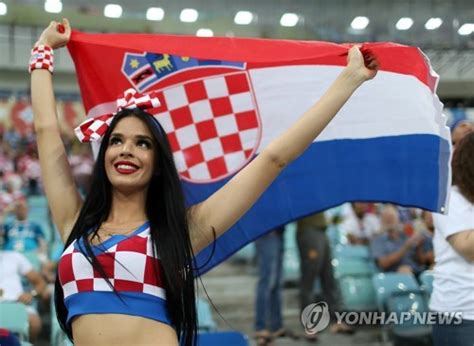 월드컵 Fifa 중계방송사들에 미녀 관중만 골라 찍지 마 경고 연합뉴스