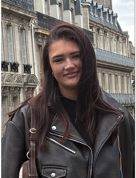 La Fille De 16 Ans Darnaud Riverain Premiers Baisers Toujours Portée