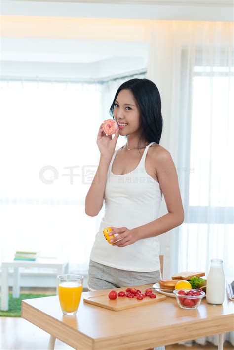 白天高清图片 一个年轻女孩的健康生活 风景名胜免费下载 格式 5304像素 编号44202881 千图网