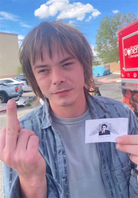 Charlie Heaton Stranger Things Jonathan Stranger Things Tv Stranger