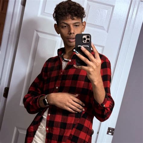 Izzy🦋 Izzyxserrano Snapchat Stories Spotlight And Lenses