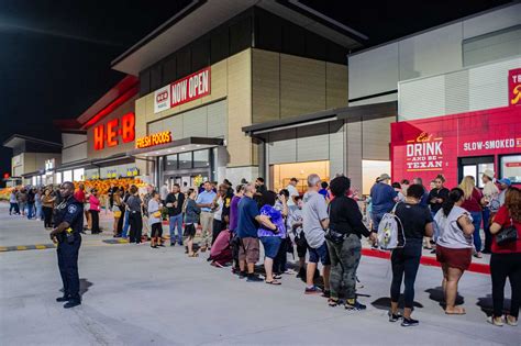 H E Bs New Manvel Store Draws Massive Line Of Shoppers See Photos