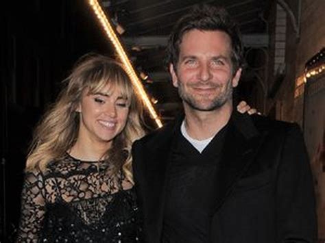 Bradley Cooper Y Suki Waterhouse Beach Suki Waterhouse Covers British