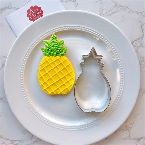 How To Decorate A Pineapple Cookie Ann Clark