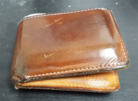 My Giant Wallet Could Be Giving Me Sciatica — Chris Abraham