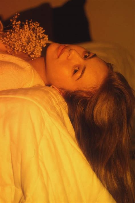 Golden Hour Bedroom Photoshoot Hot Photoshoot Ideas At Home Self Potraits Idea Aesthetic