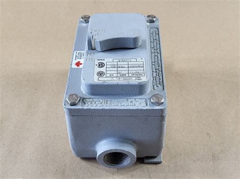 Appleton Explosion Proof Toggle Switch Cover 1 Pole 20a 120277 Vac Ecsk F1