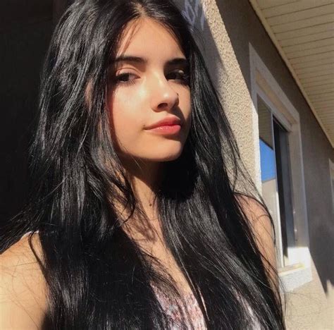 Mirella 1 Ou Letícia 2 Qual Delas Está Merecendo Leitada Na Cara