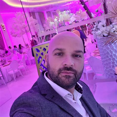 N A Mai ținut Cont Nici De Iubitul Care Se Afla La Aceeași Masă Ruby L A Ochit Pe Andrei