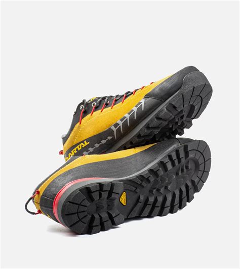 کفش کوهنوردی بنرو کفش کوهنوردی قارتال