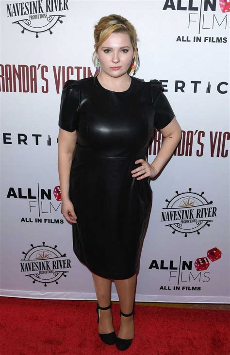 Abigail Breslin Attends The Mirandas Victim Premiere At The Regency
