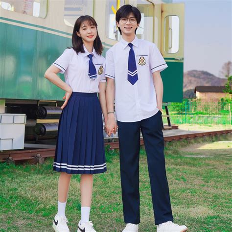 毕业礼服中学大学毕业礼服大山谷图库