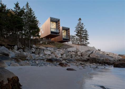 Brian Mackay Lyons Honoured With 2015 Raic Gold Medal