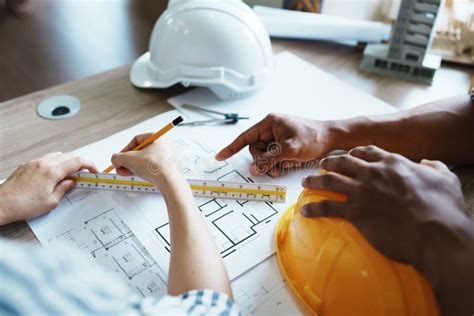 Engineers Are Consulting The Team To Design An Architectural Structure