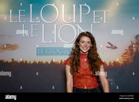 Us Actress Molly Kunz Attending The Le Loup Et Le Lion The Wolf And