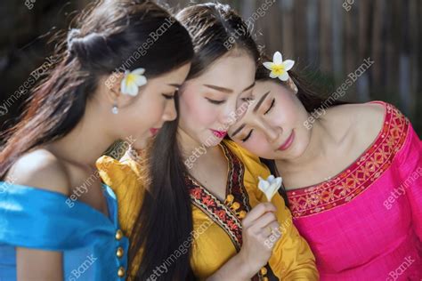 Beautiful Laos Girl In Laos Costume 이미지 1131195041 게티이미지뱅크
