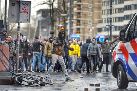 Nog Eens Vier Volwassenen En Drie Minderjarigen Voor De Rechter Voor