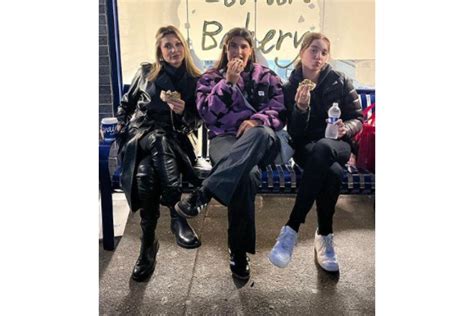 Fl Via Alessandra Mostra Foto Especial Com As Duas Filhas Em Viagem Para Nova York Pais E Filhos