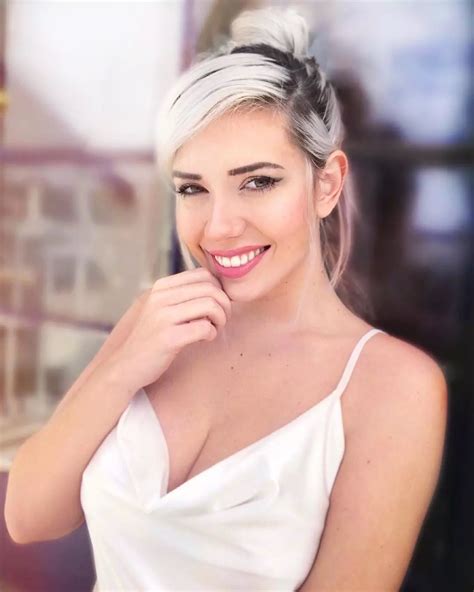 Alanah Pearce Scrolller