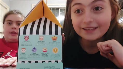 Disney Munchings Baked Treats And Sweet Treats Unboxing Munchlings Review Unboxing Disney