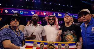 Excampeón Del Mundo Apuesta Por Crawford Y Lanza Dura Crítica A Canelo No Pudo Con Esa Gallina