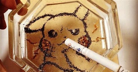 ‏الفنان الياباني شينريشينج يَستخدم رمَاد السَجائر لرسم لوحَات ، أقل ما يُقال عَنها رائعة