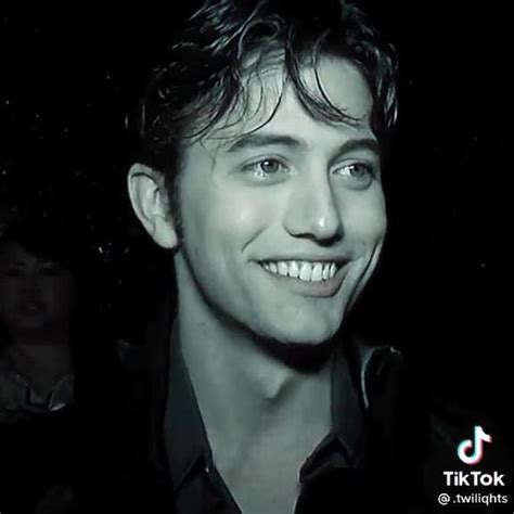 Pin De 🫧𝒟𝒶𝓇𝓀 𝒶𝑔𝑜𝓃𝓎 🫧 Em 𝒥𝒶𝓈𝓅𝑒𝓇 𝒞𝓊𝓁𝓁𝑒𝓃 Filmes De Vampiros Atores De Crepusculo Crepúsculo