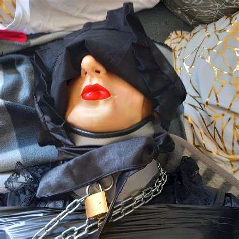 Die Windel Sklavin Mit Halseisen Und Maske Bist Du Das