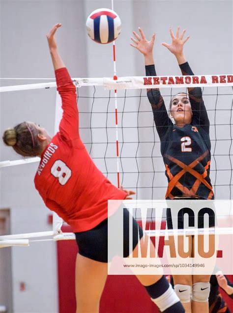 Syndication Peoria Journal Star Washington S Aubrey Hurckes Defends Against A Spike From Metamora