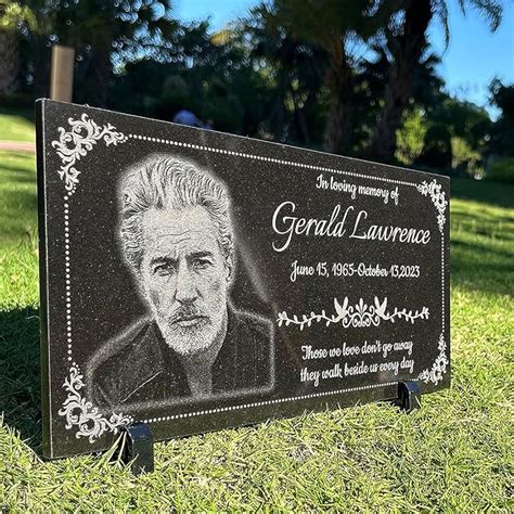 Lápidas Y Placas Conmemorativas
