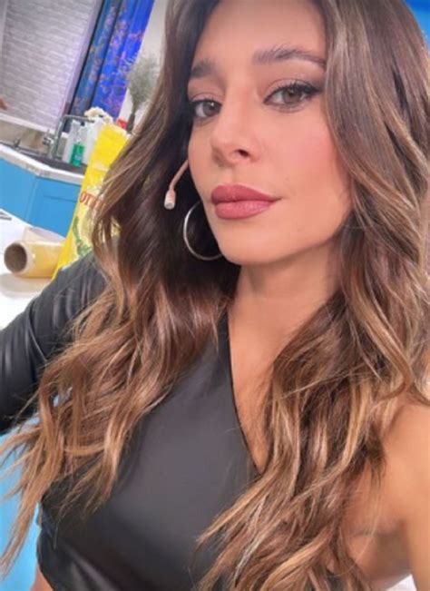 Sol Pérez Se Llevó Todas Las Miradas Al Aire Libre Con Un Particular Look
