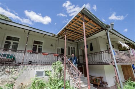 Klasztor Cminda Sameba Najpiękniejsza Atrakcja W Gruzji