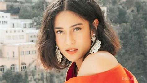 Tidak Hanya Cantik 5 Artis Indonesia Juga Pintar Lho Ladies