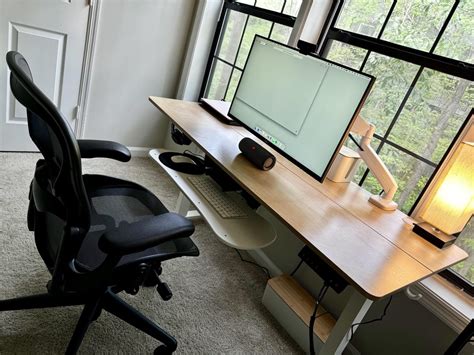 Minimalist And Ergonomic Desk Setup R Desksetup