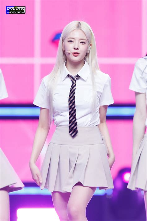 230831 Itzy Lia Cake At M Countdown Kpopping