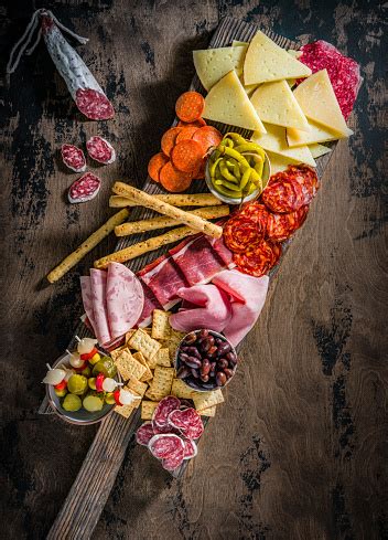Aperitivo Mediterráneo Antipasto Tabla De Madera Embutidos De Embutidos De Embutidos Y Queso