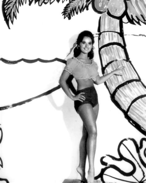 28 Fascinating Photos Of Dawn Wells As Mary Ann Summers On “gilligans