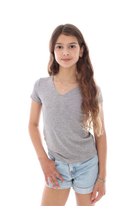 חולצה קצרה צווארון גזור דגם מילי