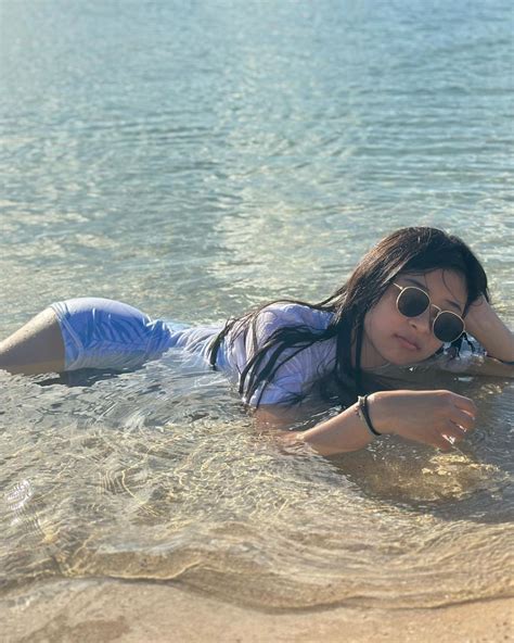 杨卓娜囡囡大解放身材窈窕少女味爆发 杨茜尧一家游冲绳斗晒美腿 星岛日报