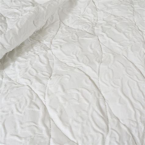 Joyous Jacquard White Bedspread Ornate Jacquard Leaf Pattern