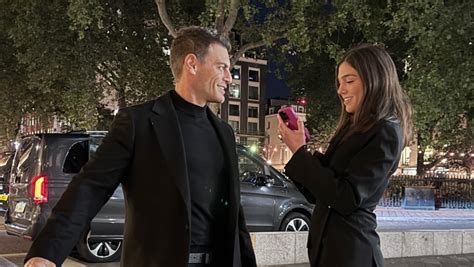 Μελίνα Νικολαΐδη Δημήτρης Φιντιρίκος Με Total Black Outfit σε έξοδό τους στο Λονδίνο