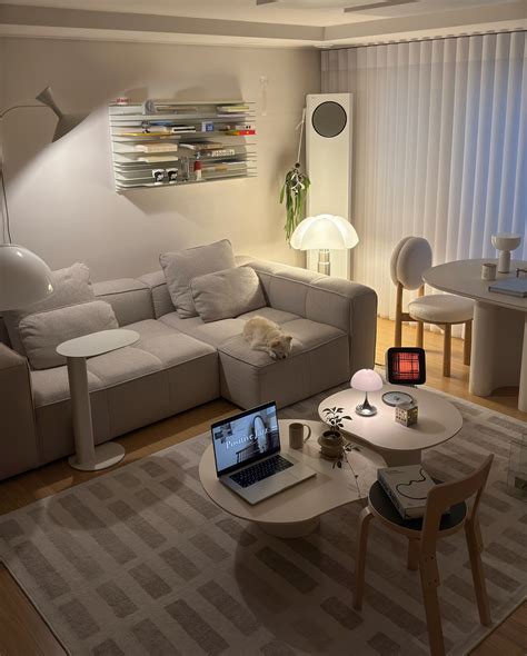 Yongyongleo 용용레오 장마 시작☔️ 데스크테리어 홈오피스 서재 데스크셋업 책상꾸미기 Desksetup Homeoffice Deskspace