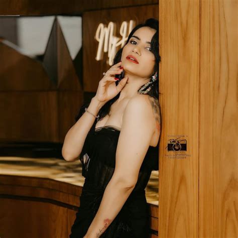 Priya Ahuja के लेटेस्ट फोटोशूट ने मचाया तहलका पहले नहीं देखा होगा