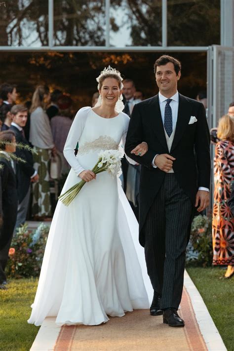 Las 5 Mejor Vestidas De La Boda De Victoria López Quesada Ahijada Del Rey Felipe
