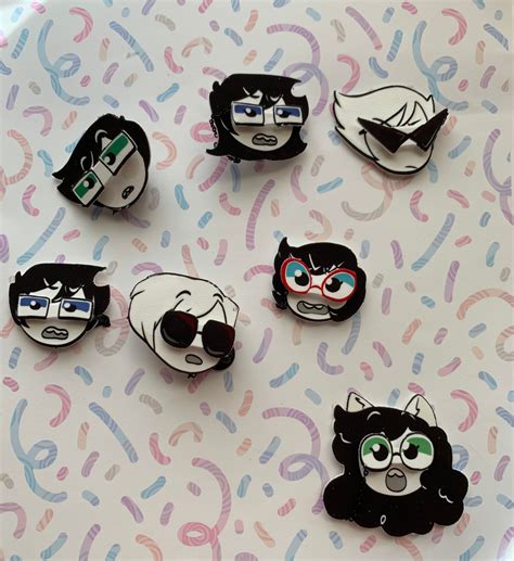 Homestuck Glasses Pin Bubblybluejelly