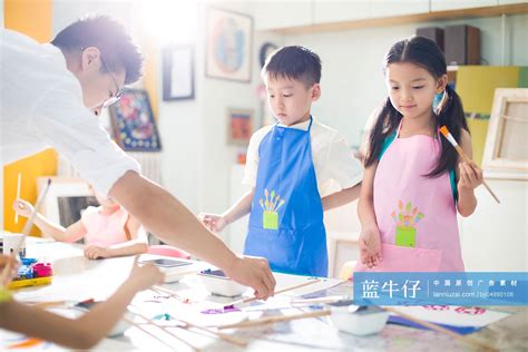 小朋友们上美术课 蓝牛仔影像 中国原创广告影像素材