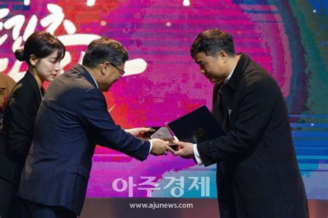 포토 웹툰 사신 임재원 작가 대통령상 수상 아주경제