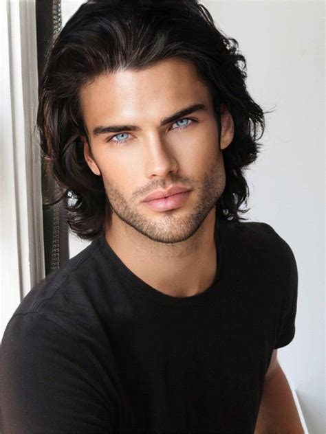 Pelo Largo Y Oscuro Hombres De Ojos Azules Hombres Con Pelo Ondulado