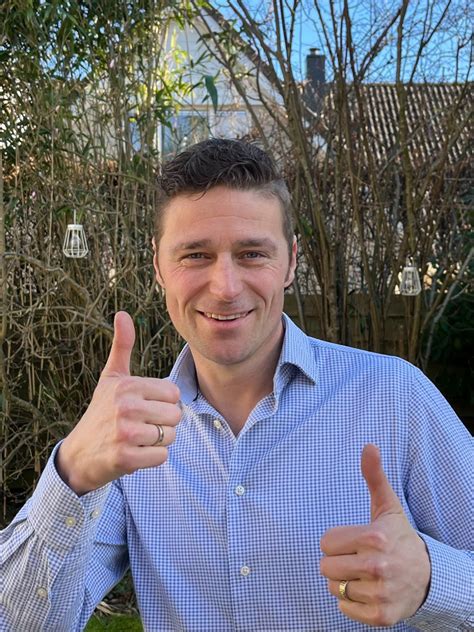 “je Bent Toch Niet Zon Directeur Die Zich Alleen In De Eerste Paar