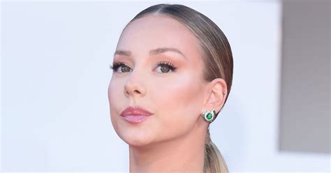 Ester Expósito Fez Maquiagem Com Delineado Gráfico Minimalista Purepeople